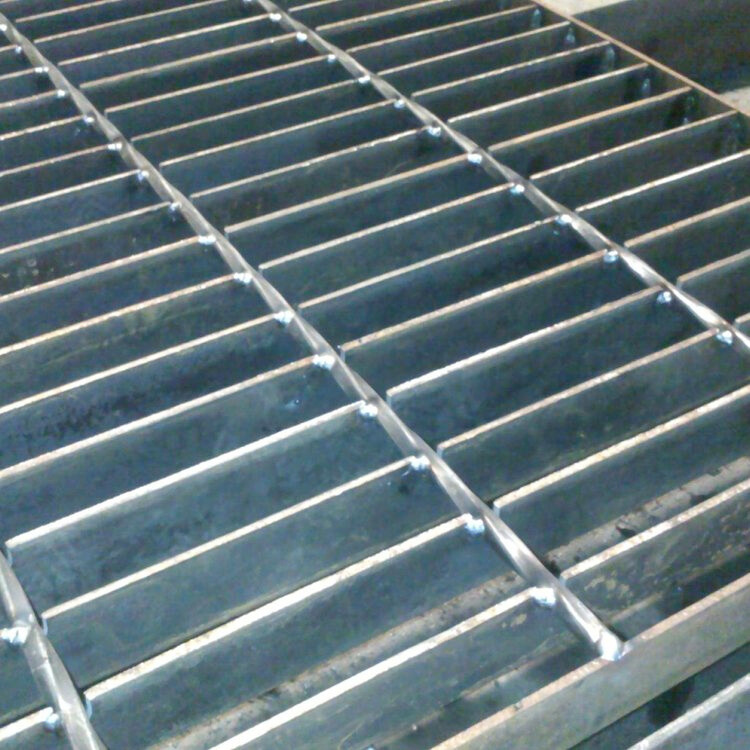 Electrowelded grating with twisted square