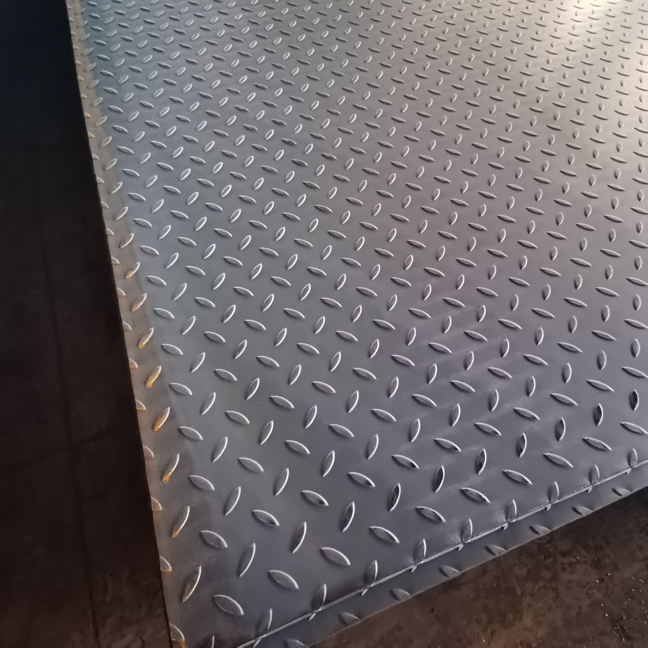 ASTM A36 checkered diamond plate carbon Steel Plate sheet