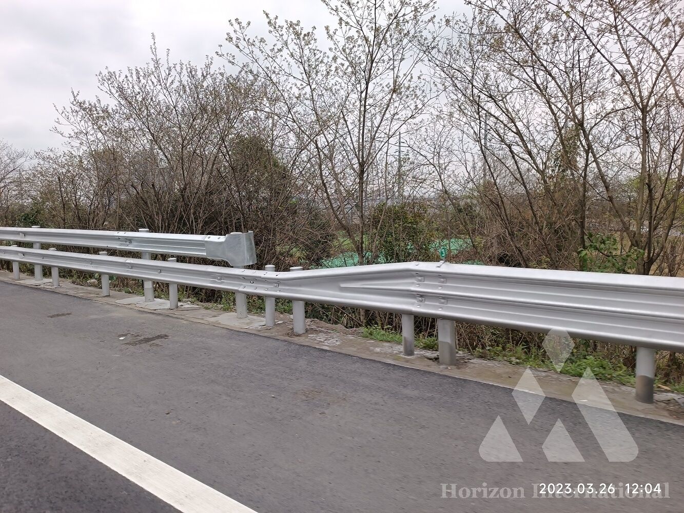 Three waves thrie beam guardrails-Shandong Horizon International Co., Ltd.