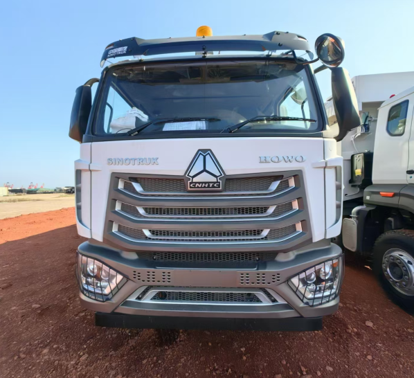 NX 8X4 White+U-shaped+tarpaulin-SINOTRUK HOWO IMPORT&EXPORT CO.LTD