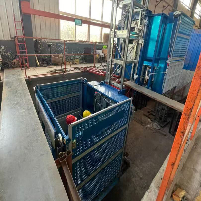 MC Series Material Platform - Heavy-Duty Construction Lift for Safe ...